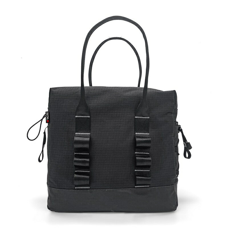 素材 ポリエステル サイズ 縦33cm×横35cm×マチ16cm 重量 400g 内容量 17.5リットル（5kgまで） カラー ブラック ご注意：モニターの発色の具合によって実際のものと色が異なる場合があります。バイエーカーデイパック 毎...