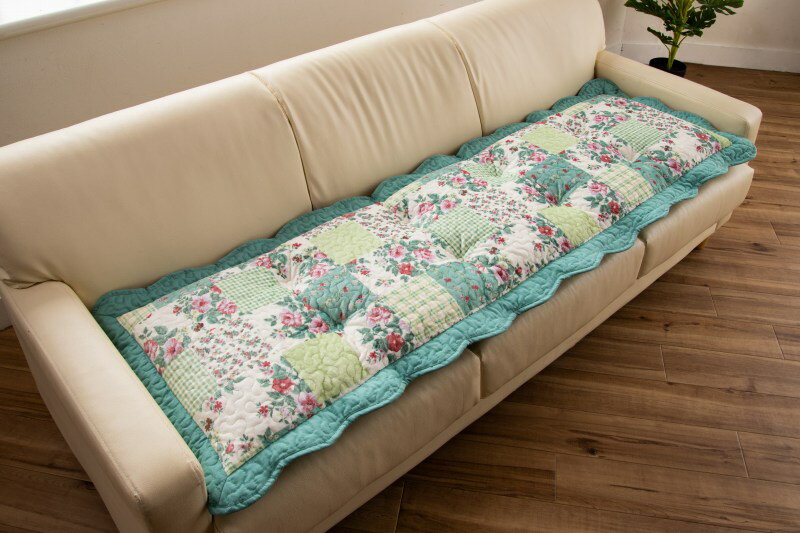 ぽこぽこクッションは、ソファーの上に置いても、床に置いて寝転んでも快適に使用できる多用途なアイテムです。中綿入りで、ふんわりとした感触が心地よく、リラックスした時間を提供します。50x100のサイズは、さまざまなスペースにフィットし、インテ...