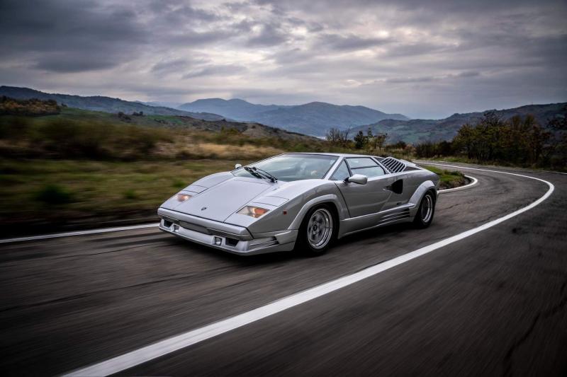 Finclassically 1/64 Countach 25th Anniversary Edition Silver 完成品Finclassically 1/64スケールミニカー。ダイキャストモデル。