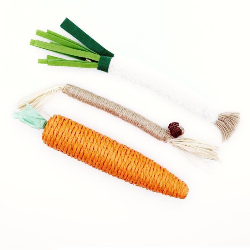 猫 噛むおもちゃ 猫 おもちゃ 歯磨き にんじんおもちゃ 小ねぎおもちゃ ジュートロープおもちゃ 運動不足解消 猫遊び用 鈴入り 3本セット「商品内容」3本セット - にんじんおもちゃ/小ねぎおもちゃ/ジュートロープおもちゃ「サイズ」にんじ...