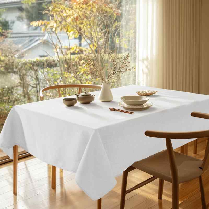 Deconovo テーブルクロス 140*220CM ホワイト 撥水 汚れ防止 北欧 無地 長方形 全6色艶のある糸を不規則に染色したふんわりとしたリネン素材で柔らかな手触りのテーブルマットです。 2つのサイズ(140×180、140×22...