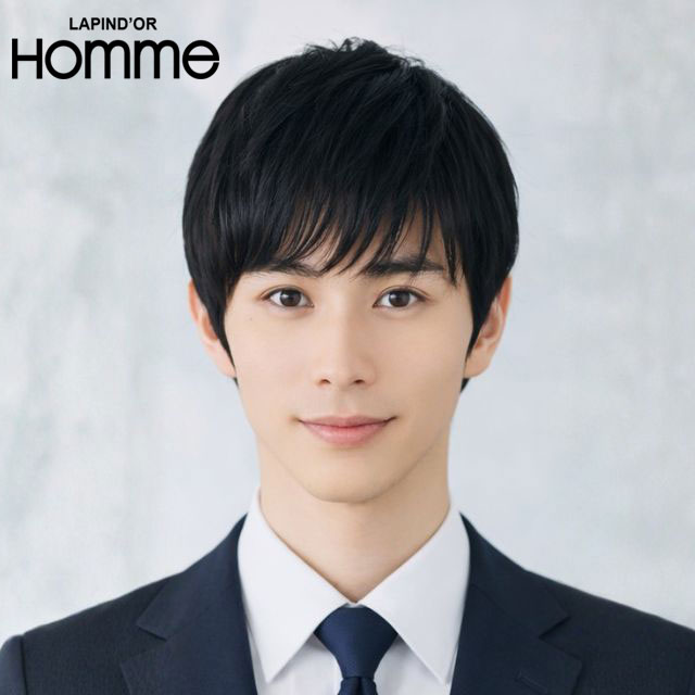 【スタイル】 ラパンドアールオム メンズフルウィッグ 自毛を見せずにスッポリとかぶる「かつら」タイプの男性用ウィッグ ノーマルカット 癖の無いショートヘア先細りで軽い毛先のおかげで、動きが出しやすいスタイル 【カラー】 スタンダードブラック...