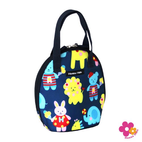 メーカーハンナフラ 品番CTWN-ANF 横15cm 縦22cm 奥行き11cm 素材ポリエステル。内側：アルミフィルム 　カラーアニマルフレンズ 商品説明500mlペットボトルが2本、おやつ等が入るたっぷりサイズ。保温。保冷。