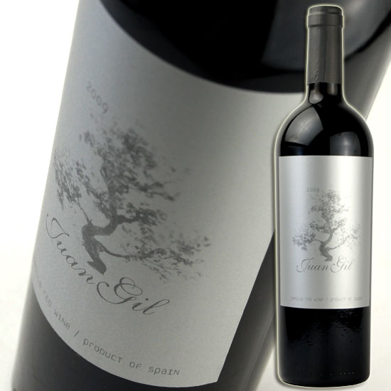 樹齢40年以上の古樹のブドウを使用。ブルーベリーやブラックベリーなどの果実やオリエンタルなスパイスの中に、樽由来のトースティでスモーキーな香りがよく溶け込んでいる。ベルベットのように艶やかなタンニンは甘く、熟した果実は非常にジューシー。ボリ...