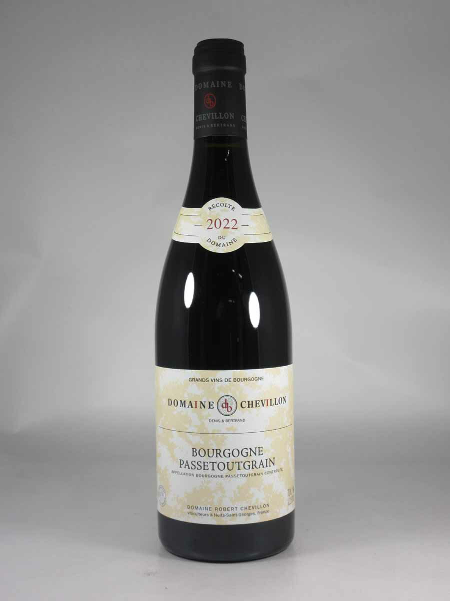 赤ワイン商品説明ガメイ2/3、ピノ・ノワール1/3。Champs d'Argent、Croix blanche、Petit Chaliotの3つの区画より。リリース直後は紫色を帯びた色調。香りはフルーティーで、タンニン控えめの味わい。商品情...