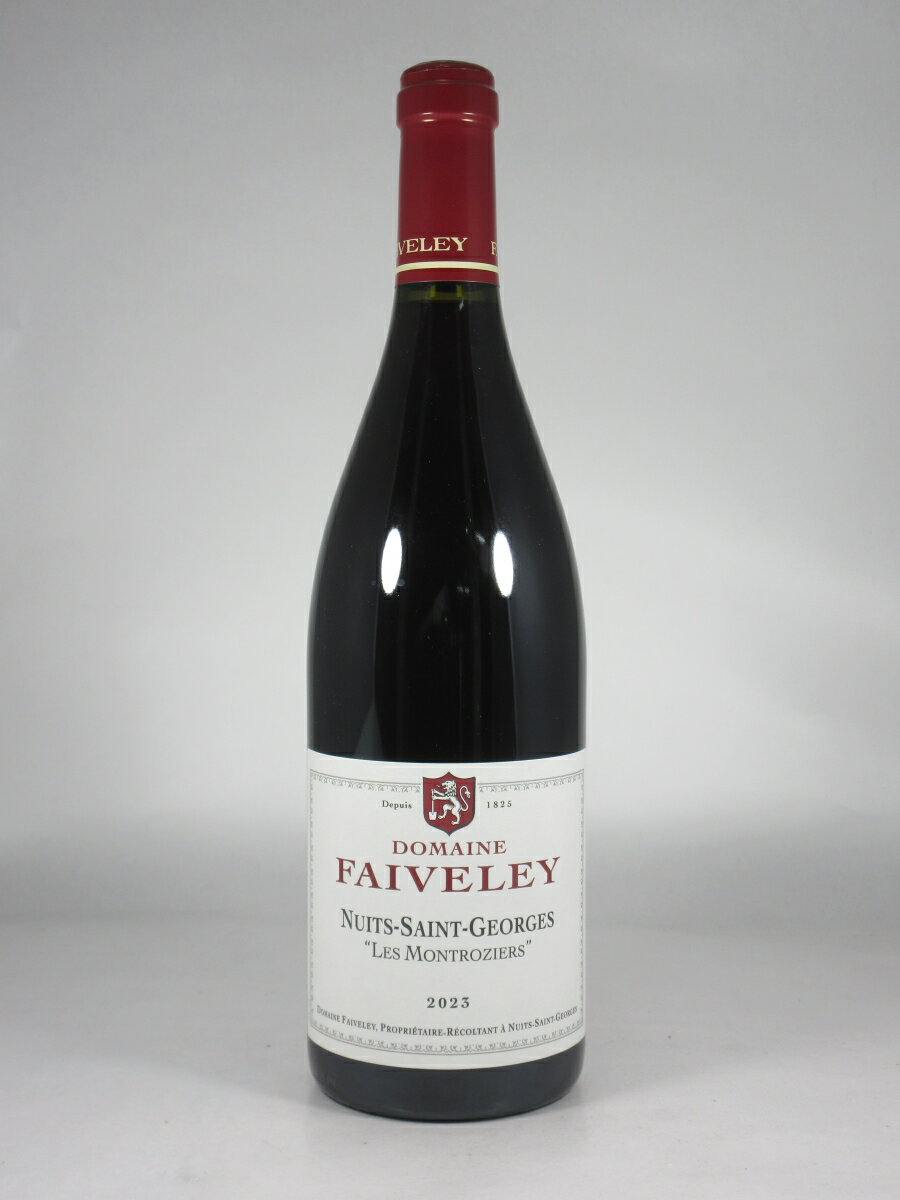 赤ワイン商品説明このキュヴェは、ニュイ・サン・ジョルジュの北から南まで、丘の斜面の下から上まで広がる4ヘクタールのブレンドである。非常に石の多い 「アルジーア 」はデリケートなアロマをもたらし、泥灰土、シルト、硬い石灰岩からなる平坦な 「ラ...