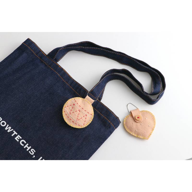 商品の説明 ⇒ 他のクラフト工作用品を見る 商品説明：縫って学べる、かわいいクッキーのマスコット！フェルトのクッキーマスコットがつくれるキットです。並縫いや本返し縫いなどの基礎的な縫い方を楽しく学べます。かわいいクッキー型デザインで、ボタン...