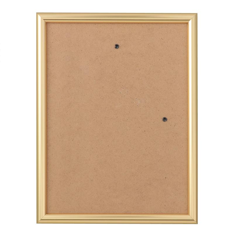 商品の説明 ⇒ 他のクラフト工作用品を見る 商品説明：写真や作品を美しく引き立てる、光沢感のあるゴールドフレーム！150×200mmが入るフレーム。縦置き、横置き両方に対応しています。吊り金具がついているので壁につるすこともできます。フォト...