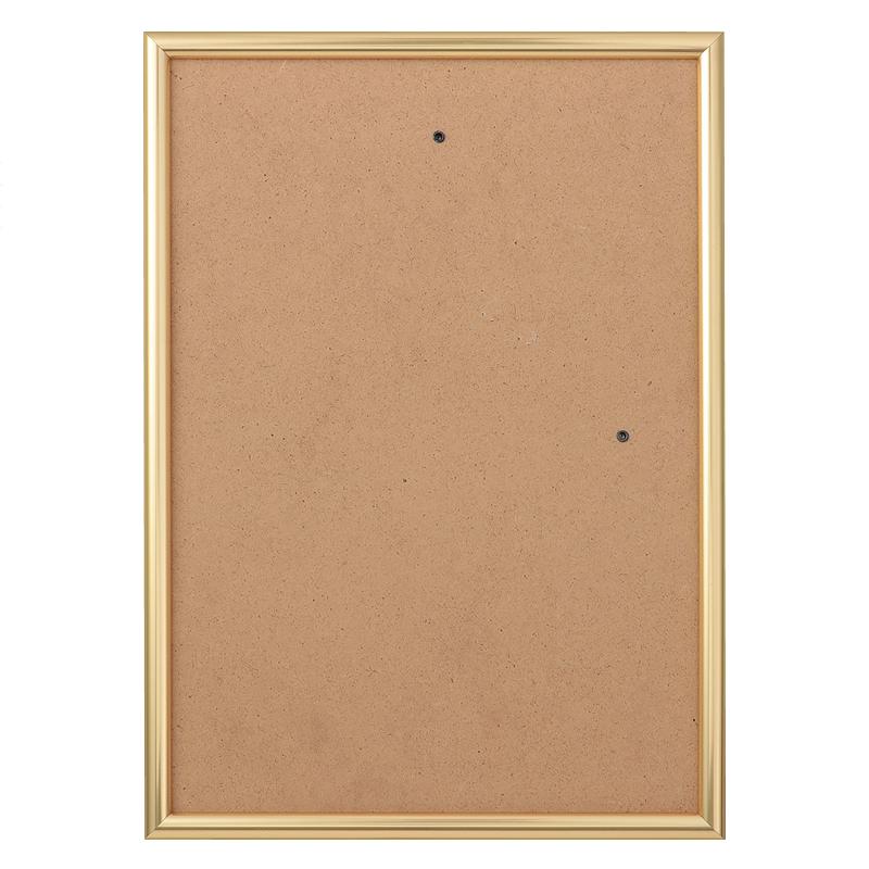 商品の説明 ⇒ 他のクラフト工作用品を見る 商品説明：写真や作品を美しく引き立てる、光沢感のあるゴールドフレーム！210×297mmが入るフレーム。縦置き、横置き両方に対応しています。吊り金具がついているので壁につるすこともできます。フォト...