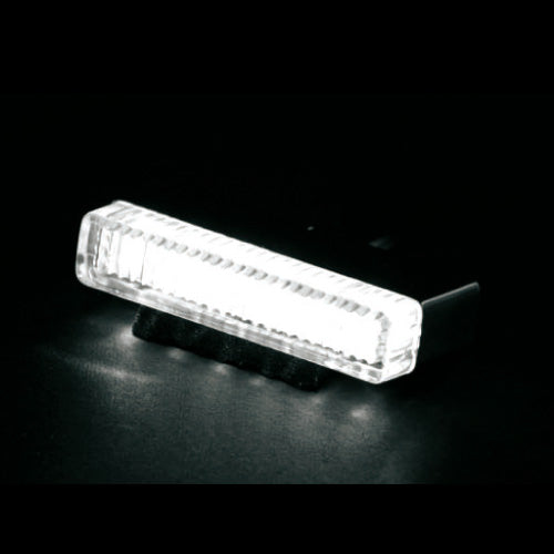 24V専用LEDスリムマーカーランプ狭い場所への取り付けに適しています。両面テープで固定するだけ!結線方法によって点灯と点滅が選べます。●LED色 ホワイト ●電球の種類 LED ●寸法(mm) 55×11.5×25 ●色 ホワイト ●定格...