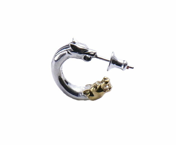 リング形状のイヤリングの両端に狼の顔を配し、片側のみゴールド仕上げとなっています。 【素　材】　シルバー925、ゴールドコーティング 【サイズ】　W19mm×H20mm/厚み3mm 　有料ギフトBOX　　　　　　　　　　　無料ギフトBOX ...