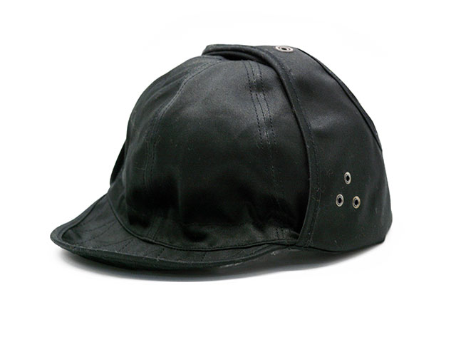 ギフト対応【Military Chino Aviator Cap】 商品詳細 【BLACK SIGN/ブラックサイン】の2026SSコレクションより「Military Chino Aviator Cap/ミリタリーチノアヴィエイターキャップ...