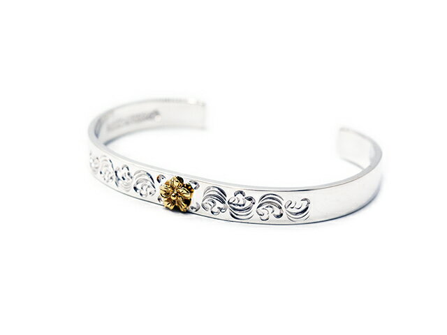 ギフト対応【Flat Hammered 8mm Arabesque Carving Bungle with K18 Flower】 商品詳細 【FIRST ARROW's/ファーストアローズ】のバングルコレクションより「Flat Hamme...