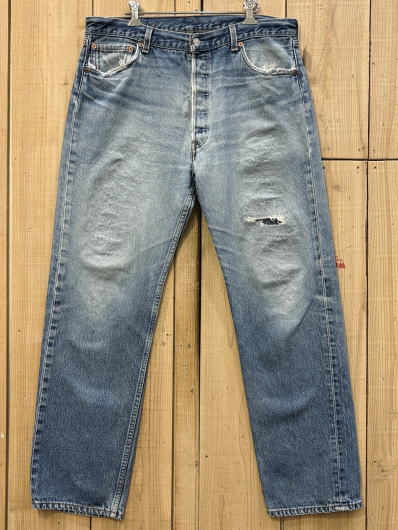 ■ブランド；LEVIS（リーバイス） ■品名；リーバイス501 USA ■仕様；ユーズド（USED）/90年代の古着 ■製造国；アメリカ製（MADE IN USA） ■仕入先；アメリカ、カリフォルニア（CALIFORNIA） ■サイズ；表示...