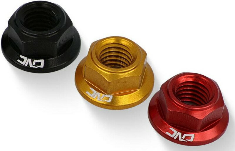 商品コード：DA002B軽合金ビレットから機械加工されたナットCNCは、その後アルマイト処理された表面仕上げを与えられます。キットは1ナットM10x1全モデルで構成されています。例外：T-MaxとHonda Integra注文のための納期は...