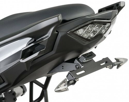 適合車種: KAWASAKIVERSYS 650 (2015-2023)記事コード：7789NEAN バーコード : 7789000000786モーターサイクルの純正ライセンスプレートホルダーをPuigライセンスプレートホルダーに交換します...