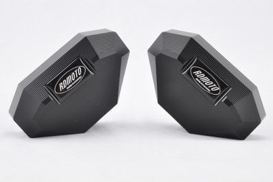 適合車種 : YamahaFJR 1300 (2001-2005)FJR 1300 A (2001-2005)FJR 1300 AS (2001-2005)商品コードY11SD-SLD2つのサイズから選択可能。最大限の保護機能を備えた専用ク...