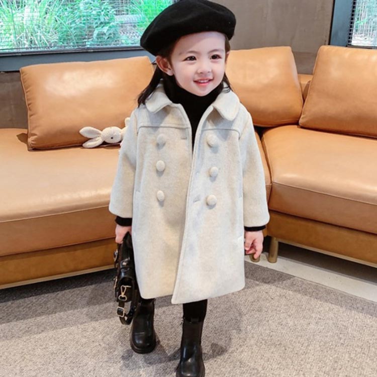 【子供コート】【90〜140cm】【中綿入り/中綿なし】流行のくすみカラーが上品な印象きちんと感と可愛らしさを融合させたシルエット普段からお出かけまで、どんな装いにも合わせやすい両サイドポケット付きで通学にもぴったり。カジュアルにもきれいめ...
