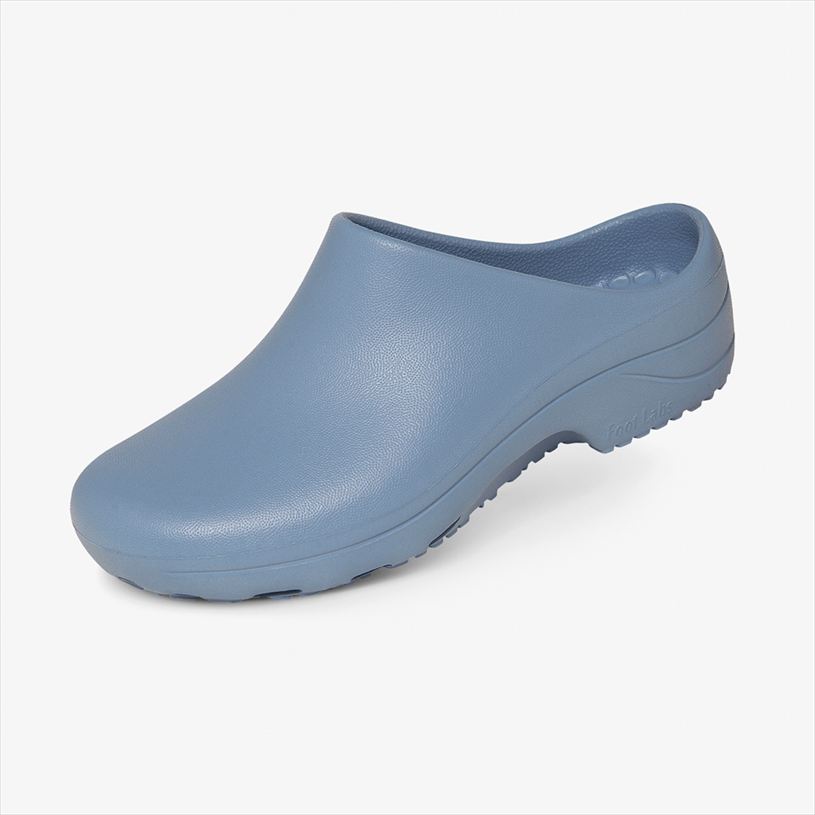 フットラボは、軽量のサボタイプシューズ。足裏の接地面積が広いので、安定性に優れています。シンプルなデザインは衛生的で、医療現場に最適です。・アッパー材：EVA・底材：EVA・足幅：3E相当・先芯：なし・片足重量：120g(25.0代表値)・...