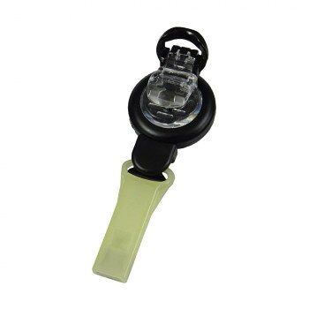長時間発光するN夜光(ルミノーバ)を本体に使用。360度回転するクリップと最大約70cm伸びるコードリールを内蔵しており、バッグ・帽子・衣類など様々なものに取り付けが可能です。材質に樹脂を使用しているので錆びにくくなっております。※ホイッス...