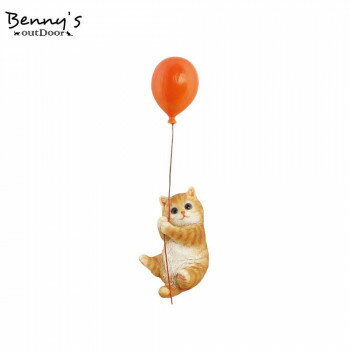 風船を持っている猫のリアルな造形のオブジェです。※直射日光や風雨で変色する場合があります。※PC環境により画像の質感などが実際と異なる場合があります。※表示サイズが実際と多少異なる場合があります。予めご了承ください。※やむを得ず商品仕様を予...