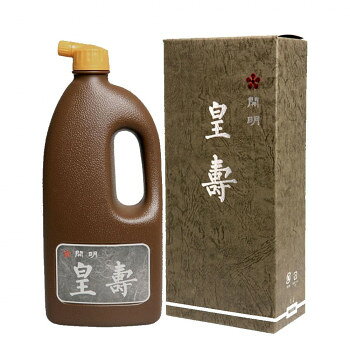 厳選された純油煙、天然膠、香料には天然龍脳を用い特殊製法で仕上げた膠系濃墨です。膠分が枯れ粘り気が少ない為、濃墨でありながら筆運びが軽く滑らかです。内容量1Lサイズ個装サイズ：9×8×24cm重量個装重量：1300g生産国日本fk094igrjs