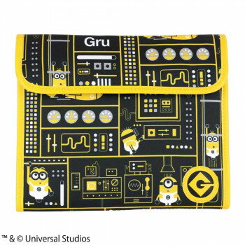 様々な収納がついたマルチケース。ワンタッチテープで開け閉め簡単♪約13×18cmの母子手帳、他にもパスポートやカードをまとめて収納できます。※モニターの設定などにより、実際の商品と色味や素材の見え方が異なる場合がございます。あらかじめご了承...