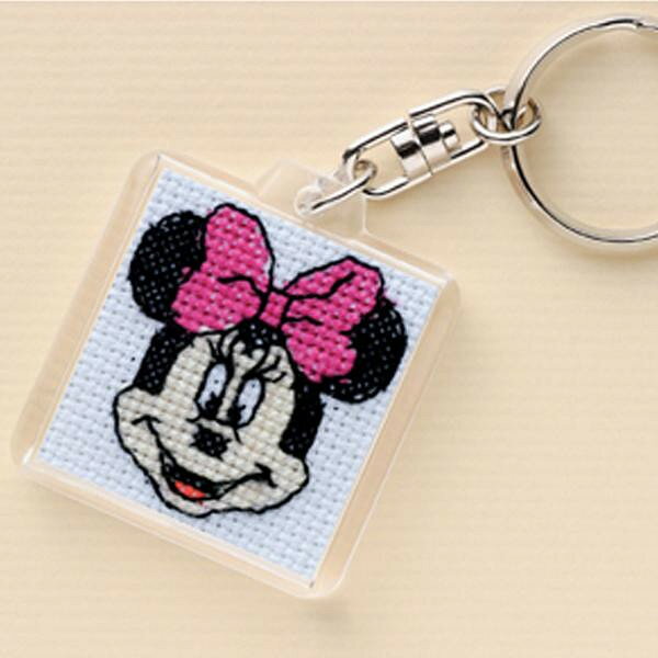 初級者向け。クロスステッチで、ミニーマウスを刺しゅう!サイズ個装サイズ：12×10×1.1cm重量約21g個装重量：21g素材・材質綿100％仕様■打込目数20カウント/1インチ・約80目/10cm■出来上がり寸法キー・リング本体:全長約9...