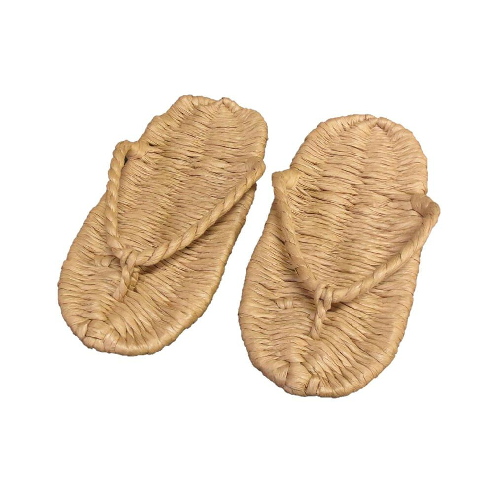 わら草履と違い、わらくずが出ないので室内履きにお勧めです。夏場の蒸れる時期には特に蒸れなさを実感できます。耐水性を強化した和紙紐で編んでいますのでお茶会での移動の際にも使えます。手編み製品により若干の大小がございます。サイズ個装サイズ：5×...