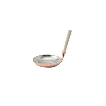 熱伝導率が高い銅製です。親子丼やカツ丼づくりに欠かせないアイテムです。※こちらの商品は手作業で製作しているため、若干のサイズ誤差が生じる場合がございます。予めご了承ください。【最初にご使用になる前に】食器用洗剤をつけたスポンジで洗って、水で...