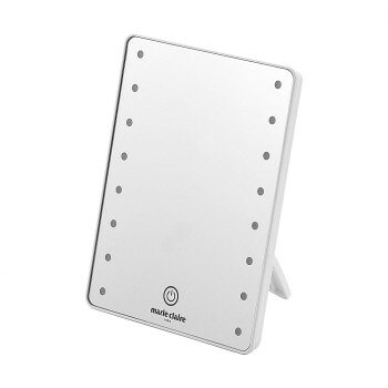 LED照明付きのスタンドミラーです。LEDが埋め込まれており、明るく照らしてメイクができます。タッチセンサーで点灯します。凹凸が少なくお手入れ簡単です。スタンドは折りたたんでおけるため、収納時に場所をとりません。横向きでも使用可能です。US...