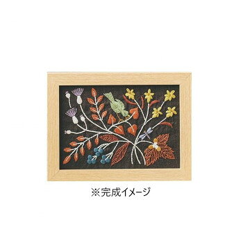 季節の草花や小鳥などあしらったかわいらしいデザインで、壁掛け・スタンド兼用のフレーム付き。図案は布にプリント済みです。サイズ出来上がり寸法:額外径:約15cm×20cm/額内径:約11.6cm×16.6cm個装サイズ：31×20.5×2cm...