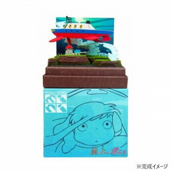 組み立てるとかわいい「崖の上のポニョ」のあのシーンが完成。組み立てたミニチュアは箱の上に乗せて完成です。ひっくり返すと箱の中にスッキリ納まります。海面に射し込む月光に照らされて、クラゲの群れとウバザメ号が泳いでいます。海底にはポニョの父親、...