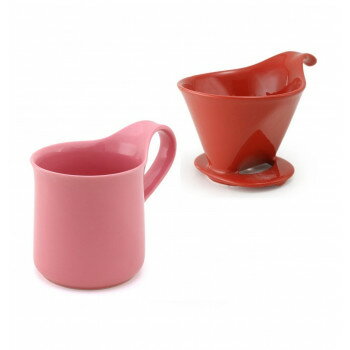 お手軽にドリップコーヒーを始められるコーヒードリッパーとカフェマグラージのセットボックスです。誰でも簡単に美味しいコーヒーを淹れられるのでプレゼントにもおすすめです。サイズドリッパー:W117×D152×H103mm、マグ:W130×D88...