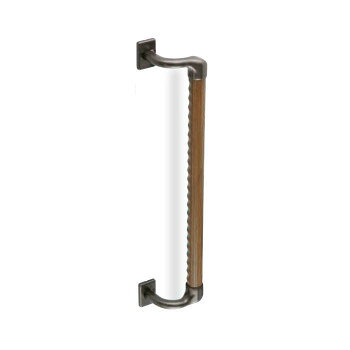 取付けや取り替えもらくらく。トイレや廊下などに。サイズ600mm個装サイズ：10×10×70cm重量個装重量：257g素材・材質タモ集成材・亜鉛合金・樹脂仕様縦使い用カラー:アンバー/Mオーク生産国日本fk094igrjs