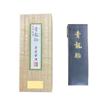 塗り重ねができ光らず、濃淡が自在に表現でき、奥行が深く、墨色に距離感のある立体的な面に向きます。墨色は青みの強い地味な青です。サイズW28×D80×H14mm個装サイズ：9.4×4.2×2.2cm重量個装重量：10g素材・材質植物性直火焚煙...