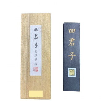 漢字清書、作品用で半紙、画仙紙向きです。普通の濃さから濃墨まで、古くなるほど超濃墨まで使えます。墨色は薄赤茶系の上品な黒です。サイズW26×D104×H15mm個装サイズ：12.6×4.8×2.4cm重量個装重量：100g素材・材質植物性芯...