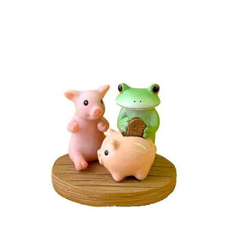 手のひらサイズのキュートなカエルのマスコット。見た人を思わずクスリとさせる小さい世界で繰り広げられるカエルとクマの掛け合いにはまる人が続出。見る度にきっと癒されます。職人さんによる手作業で作られています。手作りならではの個性があります。なん...