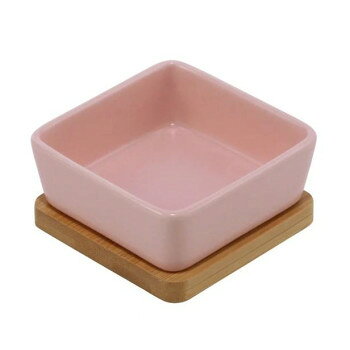 温もりのある色合いの陶器と竹製のトレイがセットになったペット用食器です。プラスチック製の器では出せない高級感を演出します。小さなワンちゃんネコちゃん以外にも、うさぎやモルモットなどの小動物にもお使い頂けます。食洗器にも対応しているのでお手入...