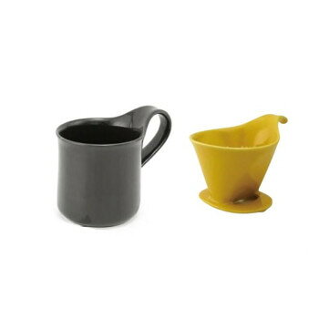 お手軽にドリップコーヒーを始められます。誰でも簡単に美味しいコーヒーを淹れられるので、プレゼントにもオススメです。※同色のセットでも焼成窯の違いで、多少の色の差がある場合があります。※全ての製品が均一ではない個体差も「やきもの」ならではの魅...