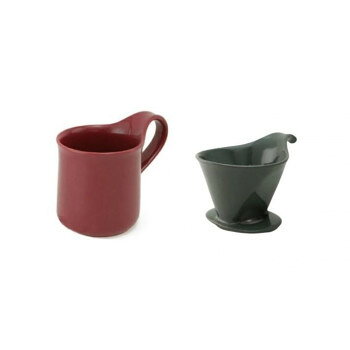 お手軽にドリップコーヒーを始められます。誰でも簡単に美味しいコーヒーを淹れられるので、プレゼントにもオススメです。※同色のセットでも焼成窯の違いで、多少の色の差がある場合があります。※全ての製品が均一ではない個体差も「やきもの」ならではの魅...