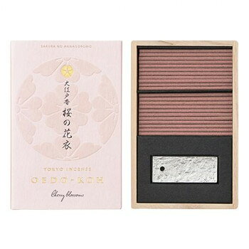 春を彩り人々を魅了し続ける桜の香り。パッケージの裏には浮世絵が描かれています。また、江戸の石畳を模した香立てもついています。江戸で位の高い人たちに人気だったといわれる錫製の香立ては水洗いも可能で、さびにくく長くお使いいただけます。英語による...
