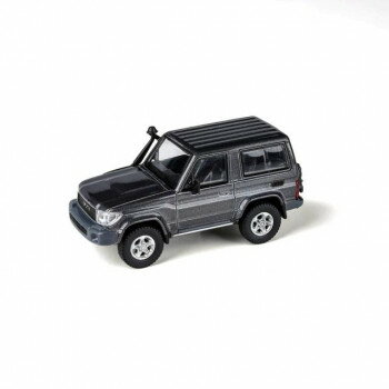 PARAGONのトヨタランドクルーザー71・2014SWBGraphiteグレーRHD模型です。サイズ個装サイズ：5.5×12.0×4.5cm重量個装重量：110g素材・材質ダイキャスト他仕様スケール:1/64生産国中国fk094igrjs