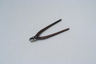 ■　商品内容全長130ミリ両側から挟み、ピンセットでは掴みにくい部品に使用します。ご注文頂いてからの在庫ご確認となります。弊社からの受注確定メールをお送りした時点で受注確定となります。その為、ご注文頂きました商品が〈在庫切れ〉となる場合もご...
