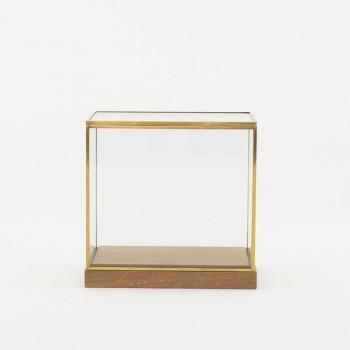 今あるインテリアに馴染みやすい、ニュートラルカラーである、オークWOODをベースにBRASSフレームで出来たガラスのディスプレイボックスです。ドライフラワーやアクセサリースタンドを入れてディスプレイするなど、中に何を飾ろうかと楽しめるボック...