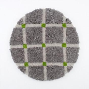 キャンパスに絵具代わりに糸で絵を描くかのように織られた、マシンフック製法でつくったマット。糸をたっぷり使ったボリュームたっぷりのマットは、素足から感じるふかふかのボリューム感で、贅沢な踏み心地に、思わず笑顔になるほど至福なひとときを感じられ...