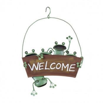 「welcome」と書かれたボードを持った、吊り下げタイプのカエルのオブジェです。サイズ巾26×奥6×高30cm個装サイズ：34.6×31.0×9.9cm重量個装重量：448g素材・材質ブリキ生産国中国fk094igrjs