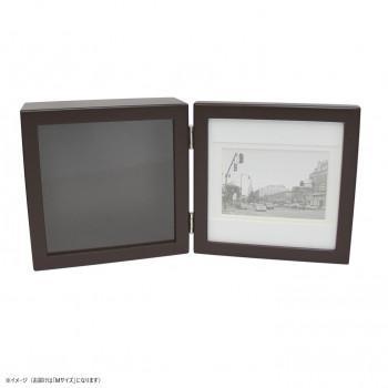写真L判(8.9×12.7cm)やポストカード(10×14.8cm)を入れることができます。口の字型内枠を使用しています。サイズ品寸:(閉)W17.5×D9cm(開最大)W35cm、内寸:W15×D6cm個装サイズ：9.0×17.5×17....