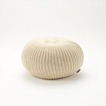 リラックスタイムに座るだけで手軽にフィットネスができる、ドーナツ型のバランスボールです。転がりにくい形状で安定感があり、クッション感覚で使えます。ニット風のやわらかいカバーはインテリアに馴染み、取り外して洗えるので清潔に保てます。サイズ約高...