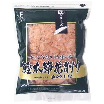 鰹節の表面(タール)部分を残し、力強さやコク味を強化しています。血合抜ならではのやわらかな香りが特長です。調味料に負けない節味の効いたダシが引けます。直射日光、高温多湿を避けて保存して下さい。開封後はチャックを閉じて冷蔵庫に保管し、お早めに...